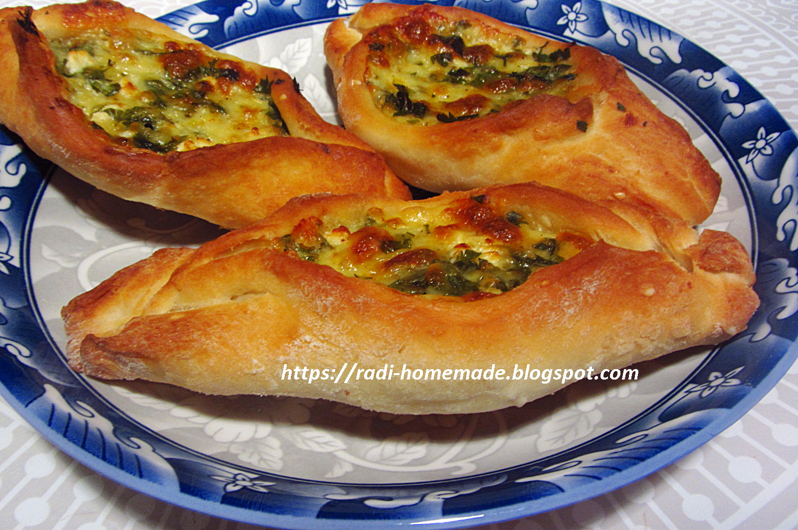 Подправено с любов: Арабски питки Фатайер (Fatayer) със сирена/ Fatayer ...