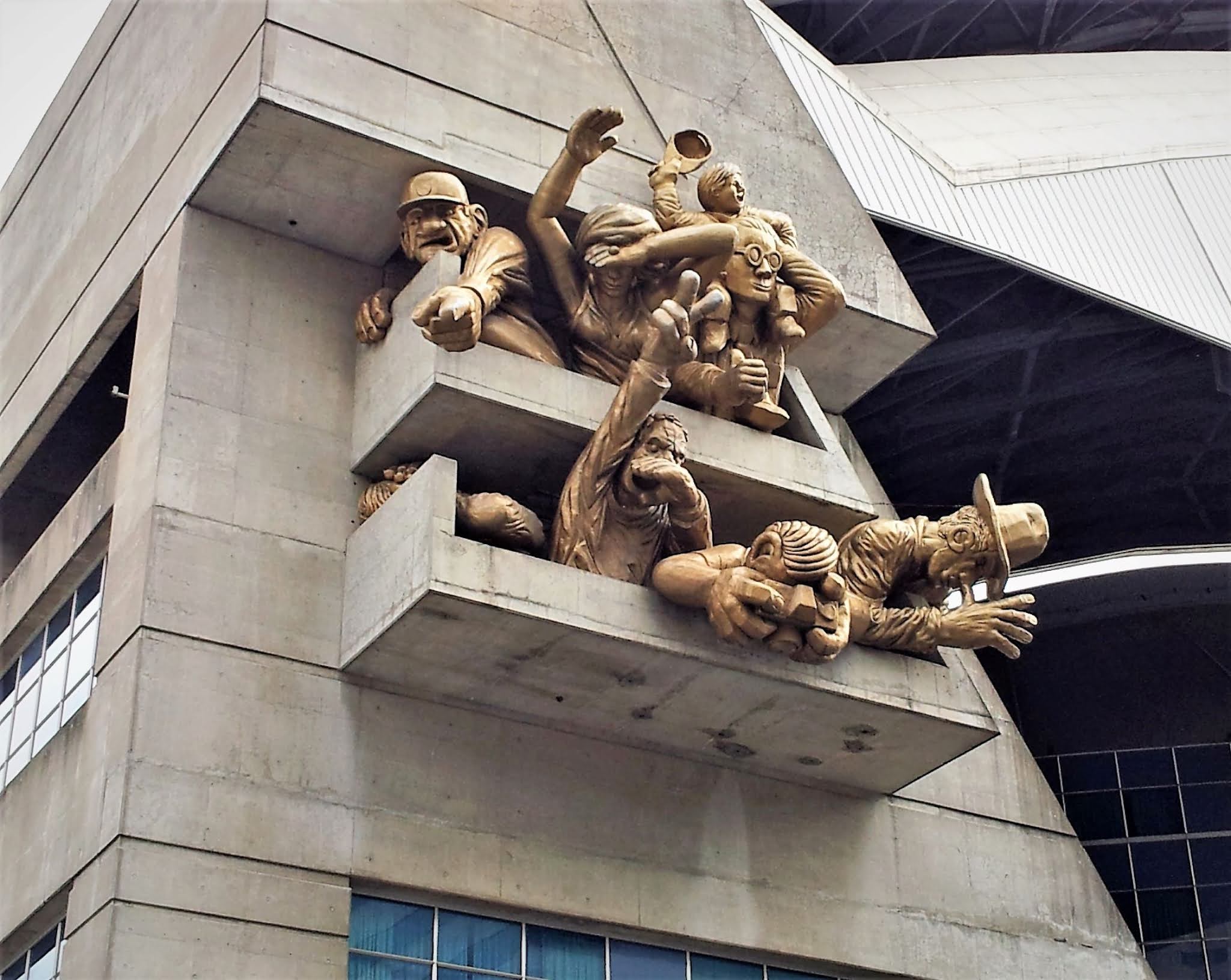 The Audience sculpture, part 1 (Rogers Centre) - TORONTO, CANADA