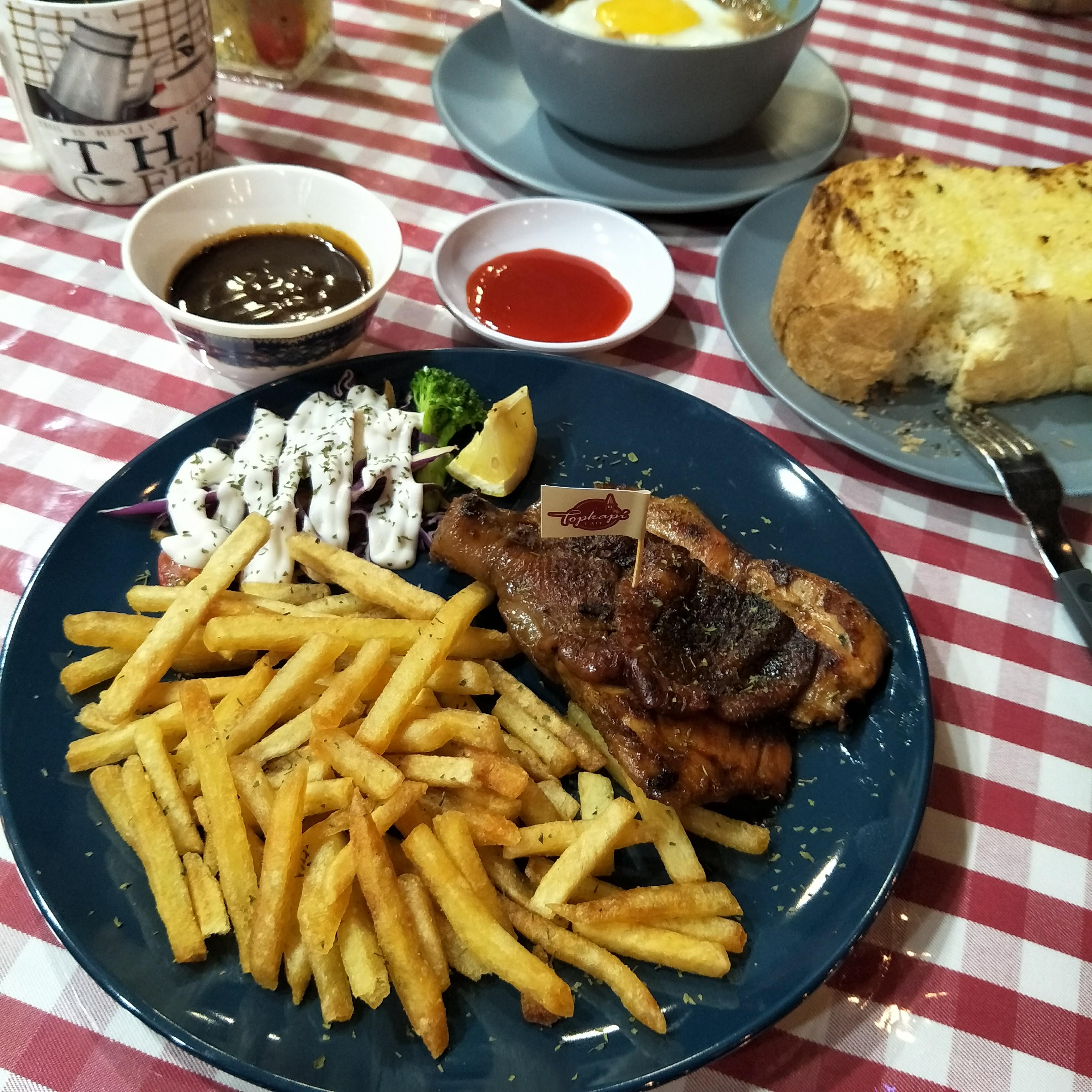 MAKAN DI TOPKAPI CAFE