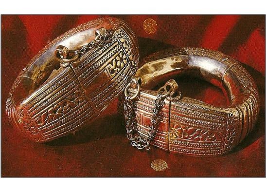 CULTURE WITH KHALID: The splendid accessories of the Omani woman's dress