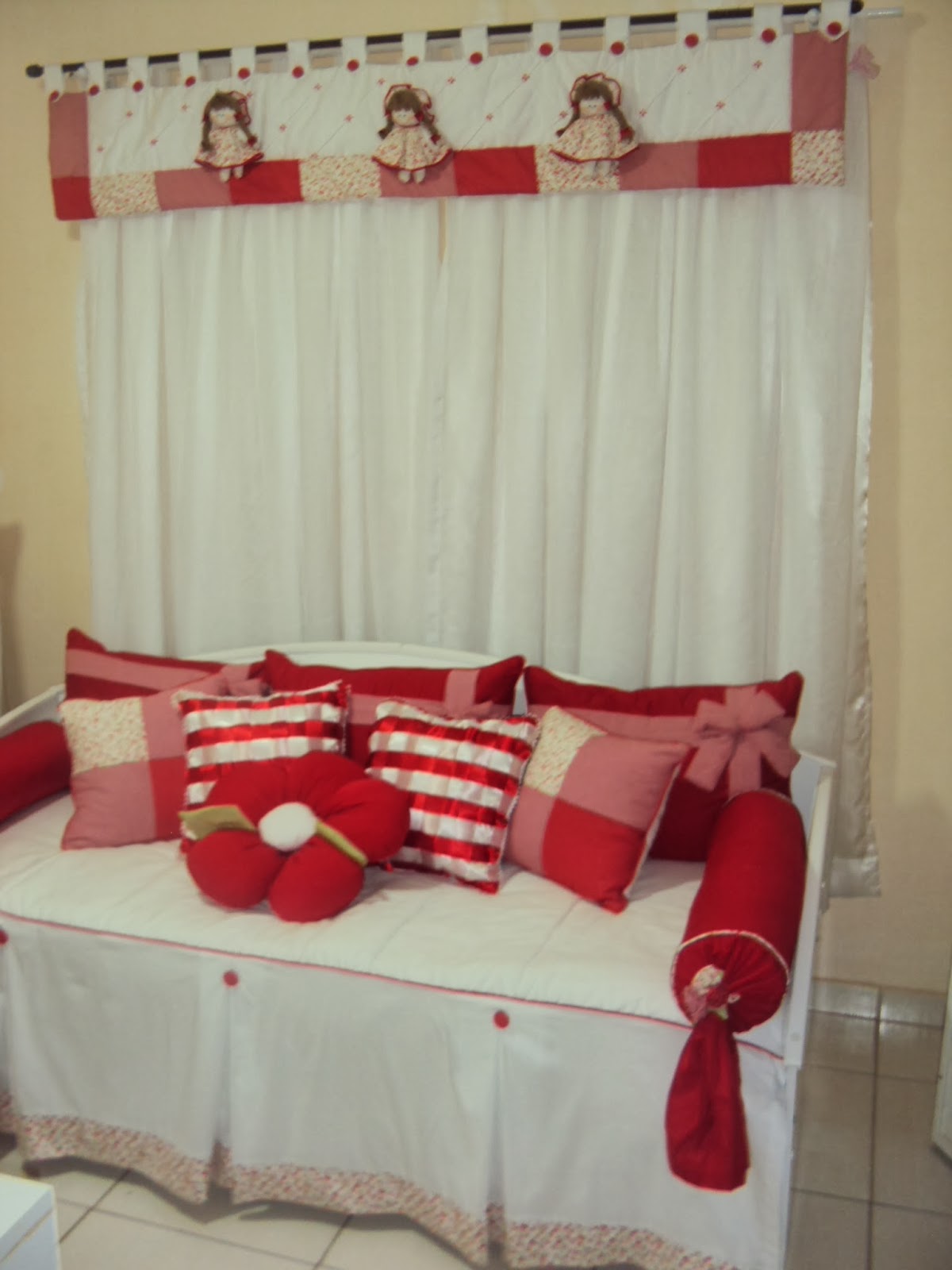 Quarto bebe vermelho
