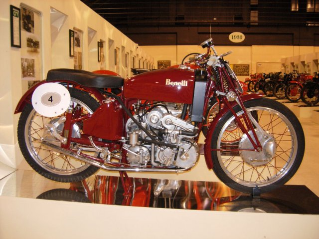Benzina: Benelli 350 and Dave Roper on the Isle of Man