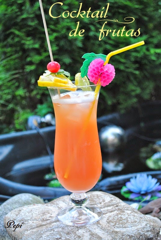 Sopa de Sopa : Cóctel de frutas (con alcohol)