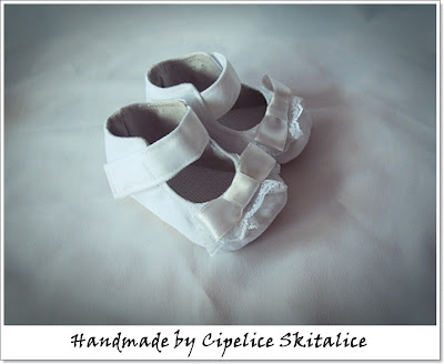 Bebi Cipelice Handmade: Bijele cipelice za bebe plus modni dodaci