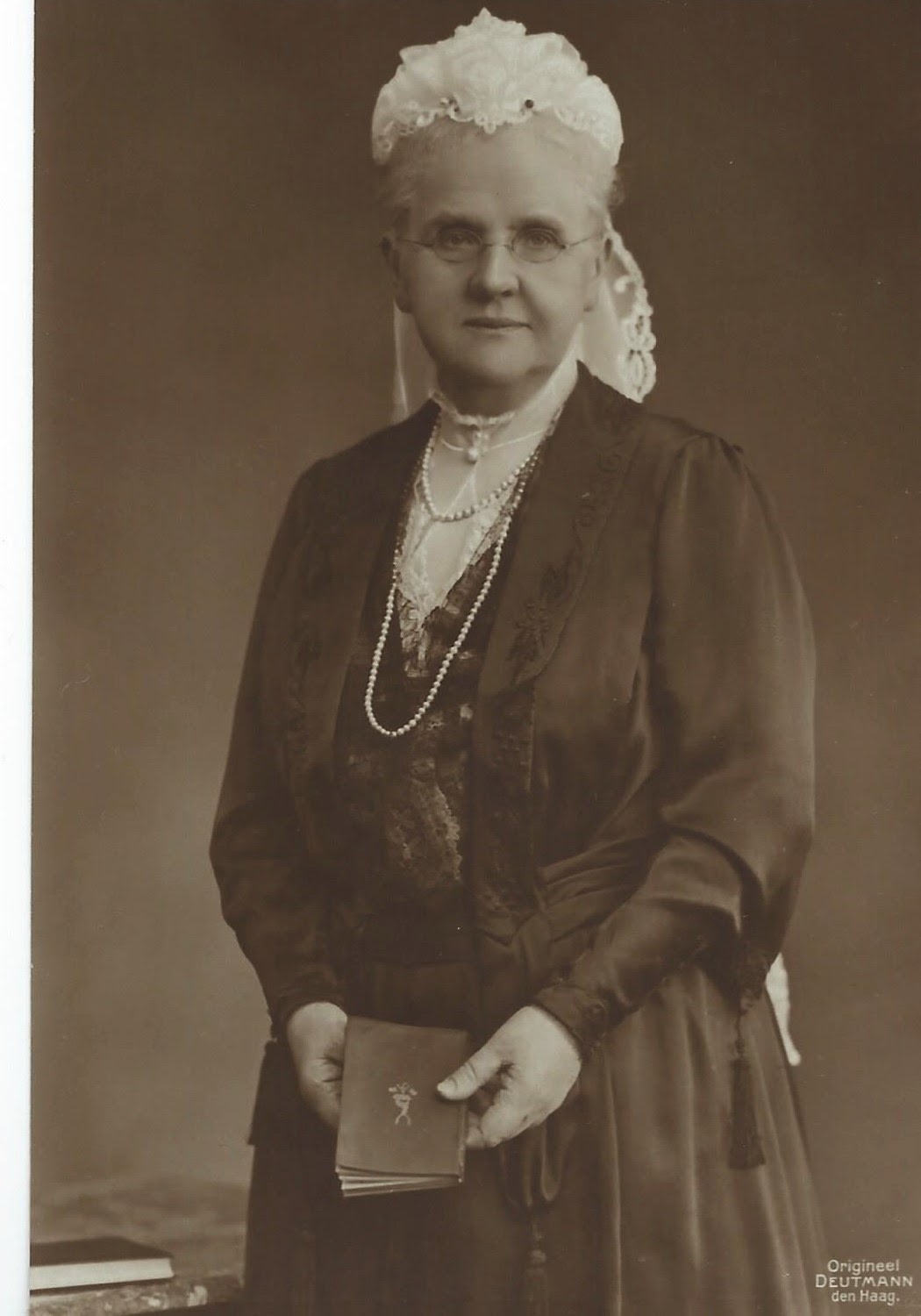 Royal Musings: Queen Emma dead