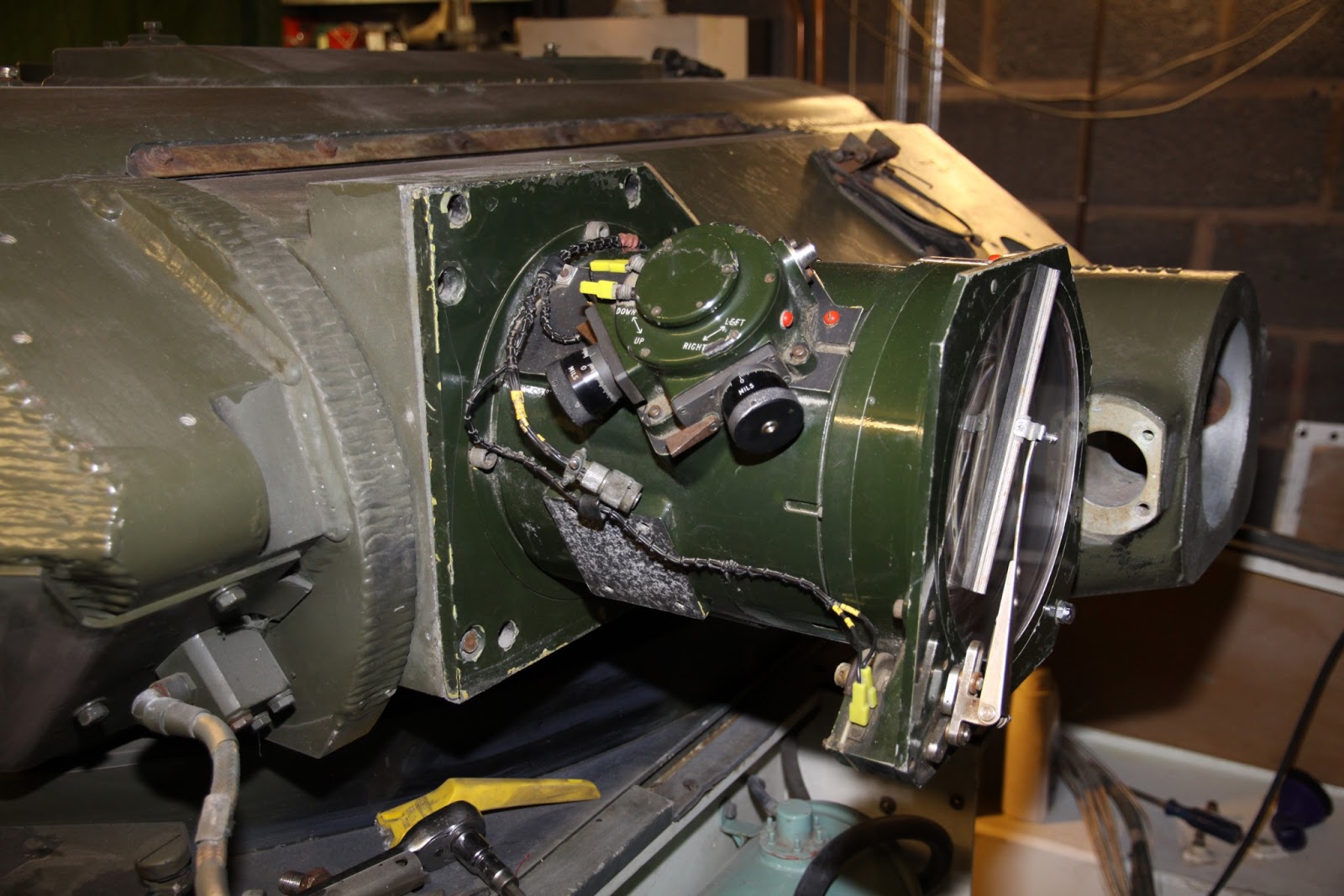 ALVIS SABRE - Restoration.: Gunners L2A2 Night Sight