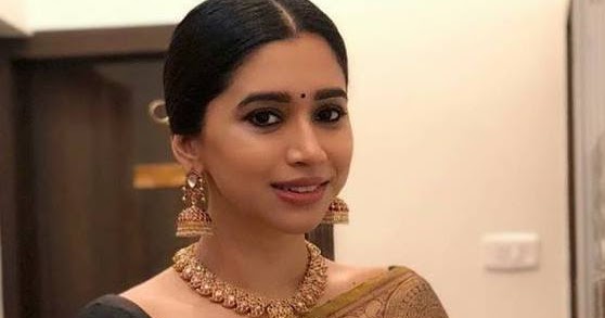 Aarthi Ravi Mango Necklace Jhumkas - Jewellery Designs