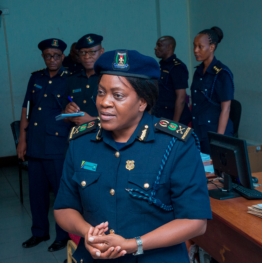 Uhamiaji Tanzania: KAMISHNA JENERALI WA UHAMIAJI AFANYA ZIARA YA KIKAZI ...