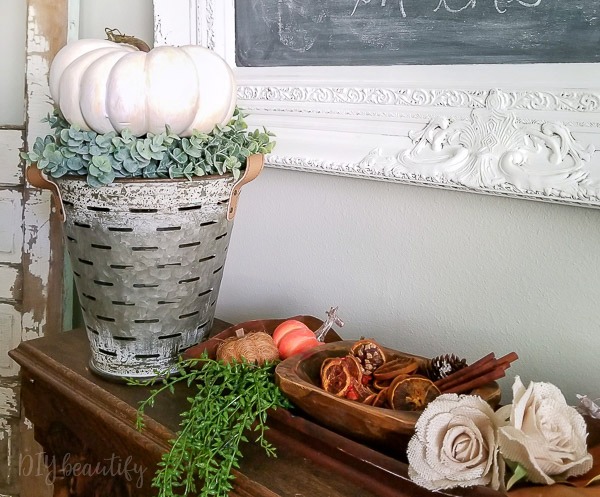 3 Tips for Stunning Fall Vignettes - DIY Beautify - Creating Beauty at Home