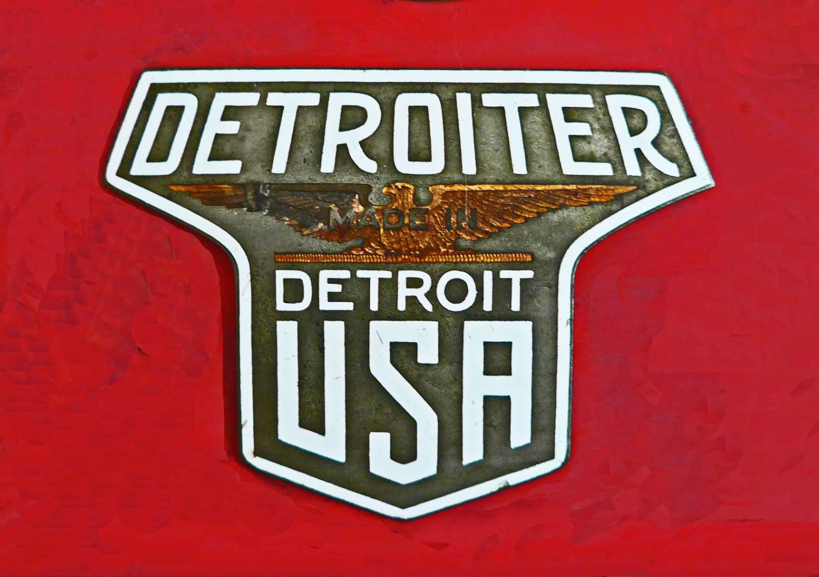 American Auto Emblems: DETROITER