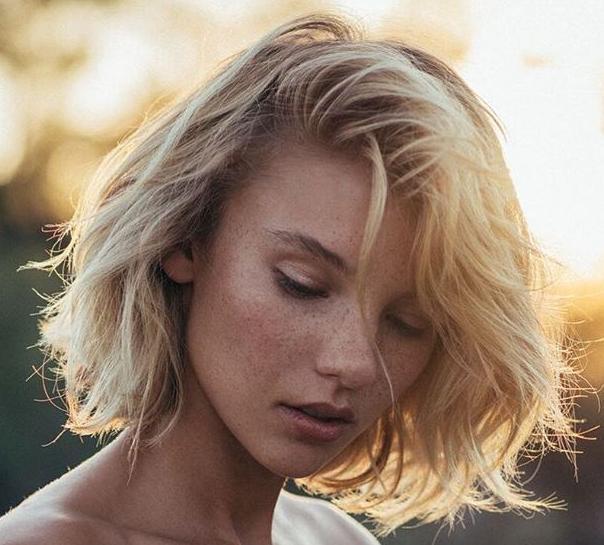 daily timewaster: Flaxen Hair and Freckles