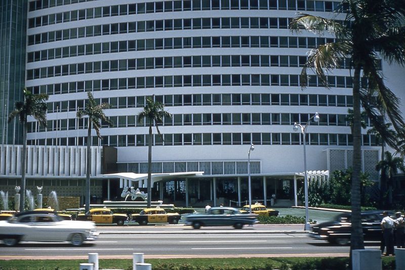 40 Fascinating Color Photos Capture Street Scenes of Miami & Miami ...