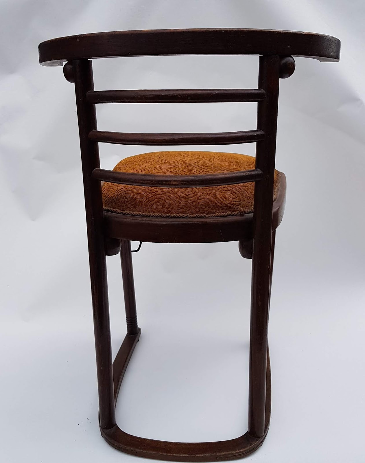 Wayne Colquhoun: Joseph Hoffman Die Fledermaus Chair-Piece of the Week.