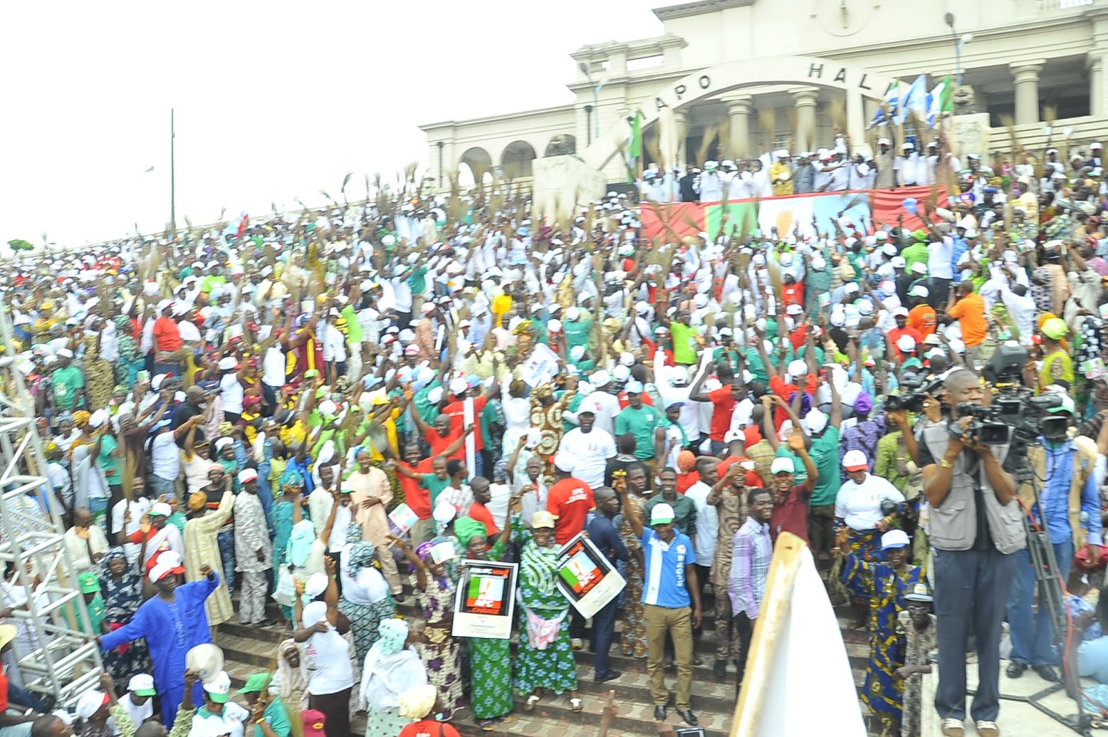 Alarinka Agbaye Travel and Tourism : Ibadan stands still as APC hoists flag