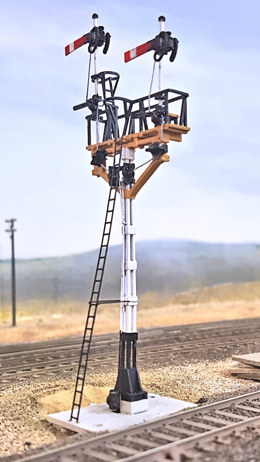 BYLONG: Signals Branch - Signal Relay Hut, Staffs and Steel Post Signal ...