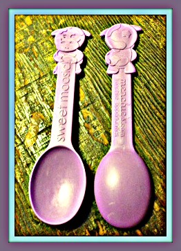 Fro-Yo Girl Speaks: New Fro-yo Spoon! Menchie’s Mookie Spoon