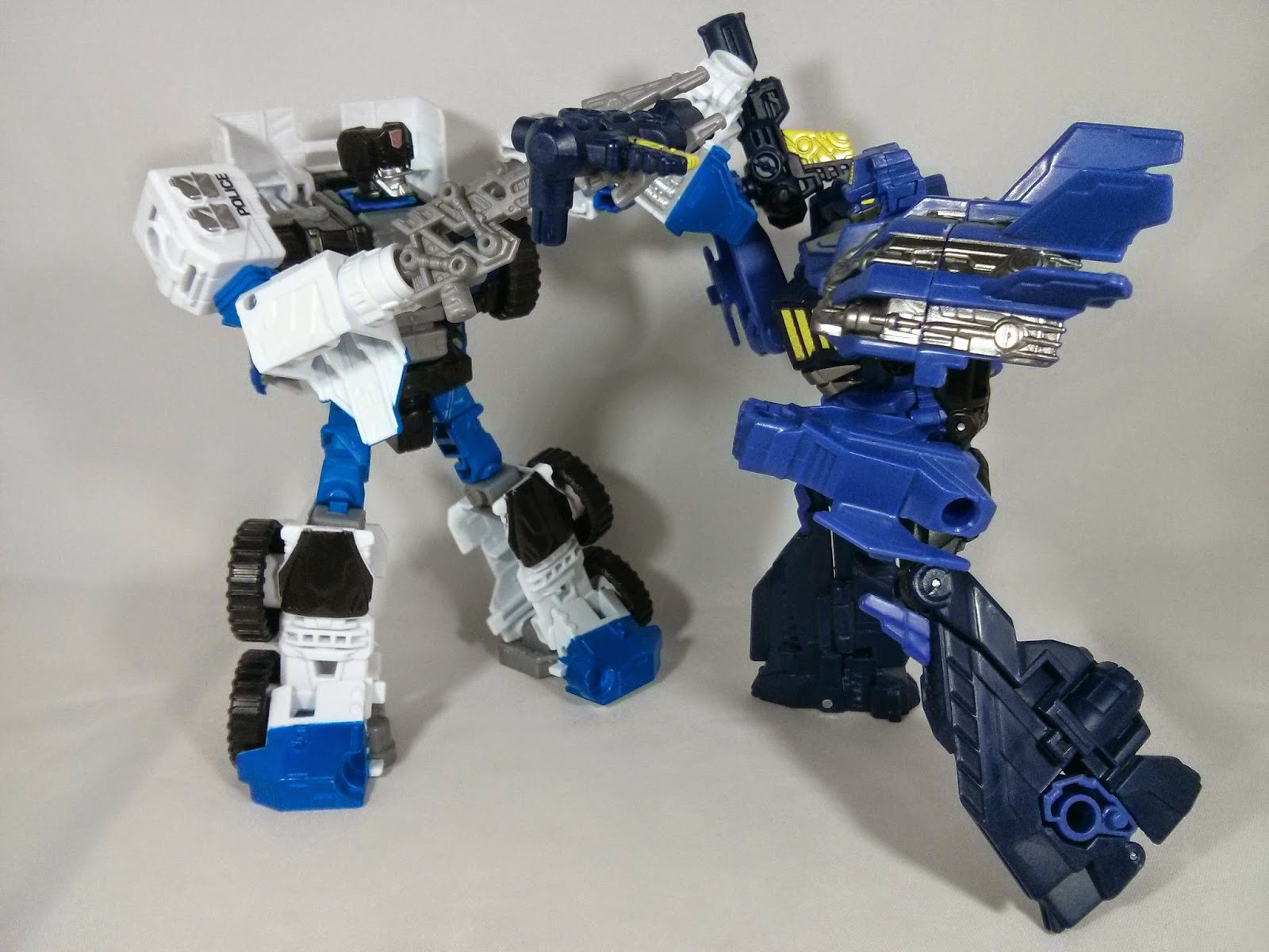 Toybox Soapbox: Combiner Wars First Aid and Rook Review