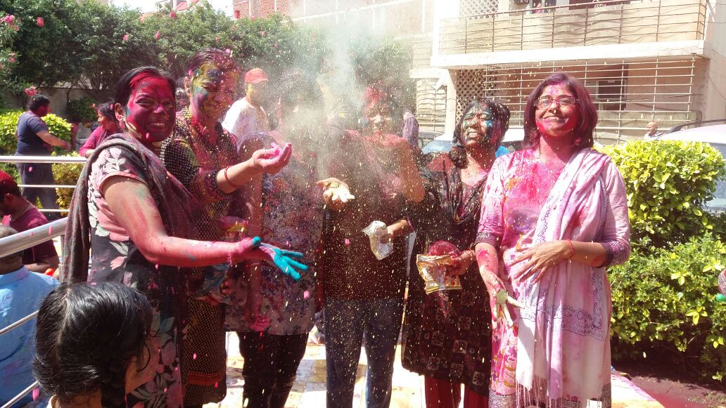 A crazy Holi celebration!! - DocDivaTraveller