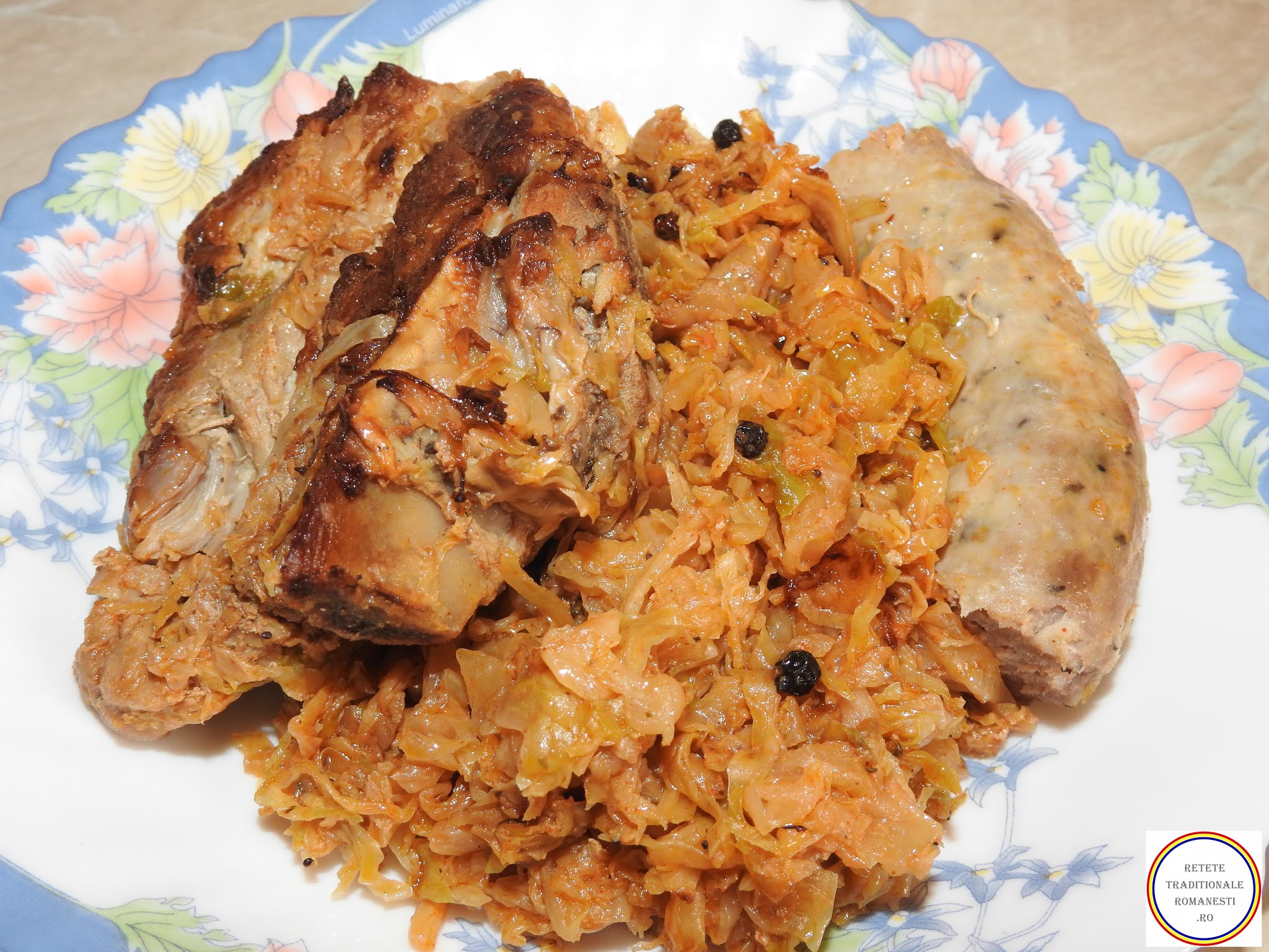 Varza murata cu carne si carnati reteta | Retetetraditionaleromanesti.ro