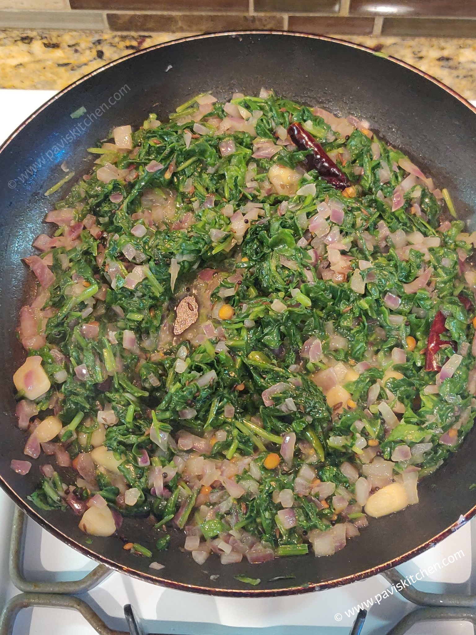 pasalai keerai poriyal | palak keerai poriyal | Tamilian spinach ...
