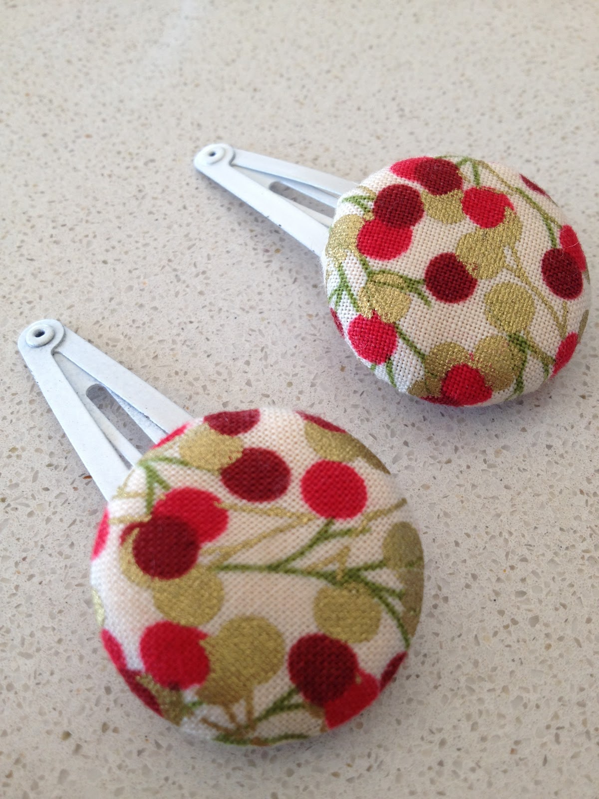 Making Miggy: Fabric Covered Button Hair Clips