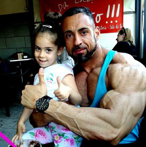 world bodybuilders pictures: italian bodybuilder Giovanni Magliozzi