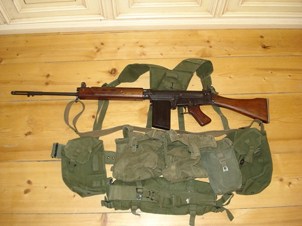 WARFARE Blog: FN FAL: “O Braço Direito do Mundo Livre”