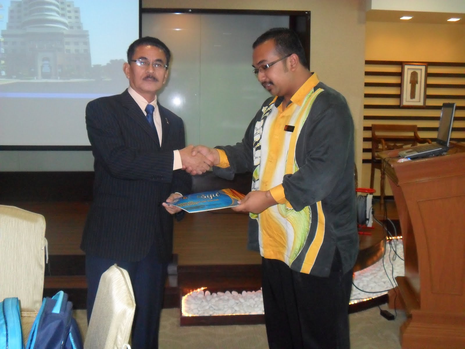 PLF DR AB RAHMAN IBRAHIM, MInstCM(UK), FCMI(UK) BPtyMgt(Hons)(UTM ...