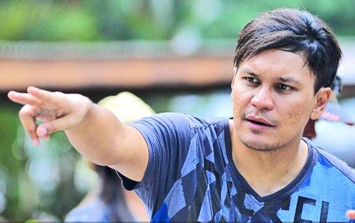 Clever Bulletin: Edry KRU Arahkan Filem 3D Pertama Di Malaysia