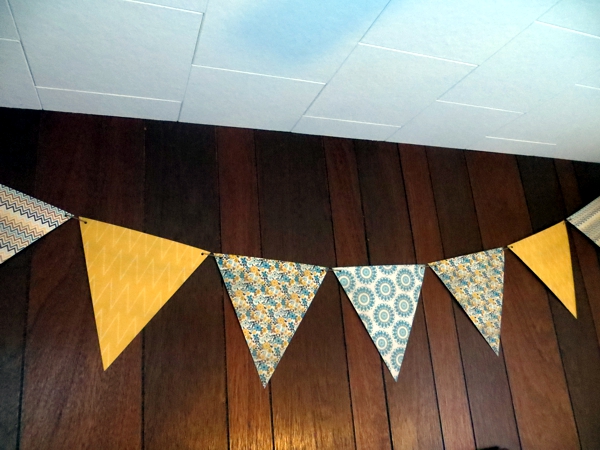 How to make a paper pennant banner