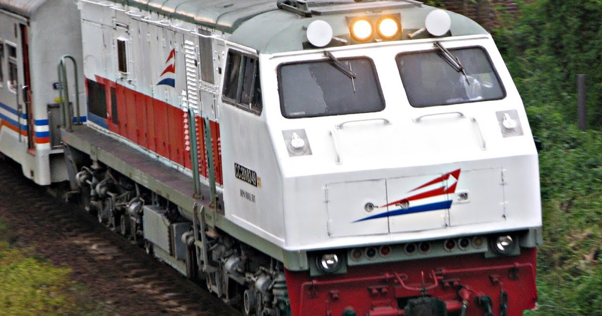 Kereta Api Indonesia: Lokomotif CC201 130 R (201 83 49) Berdinas KA Penataran, Lokomotif ...