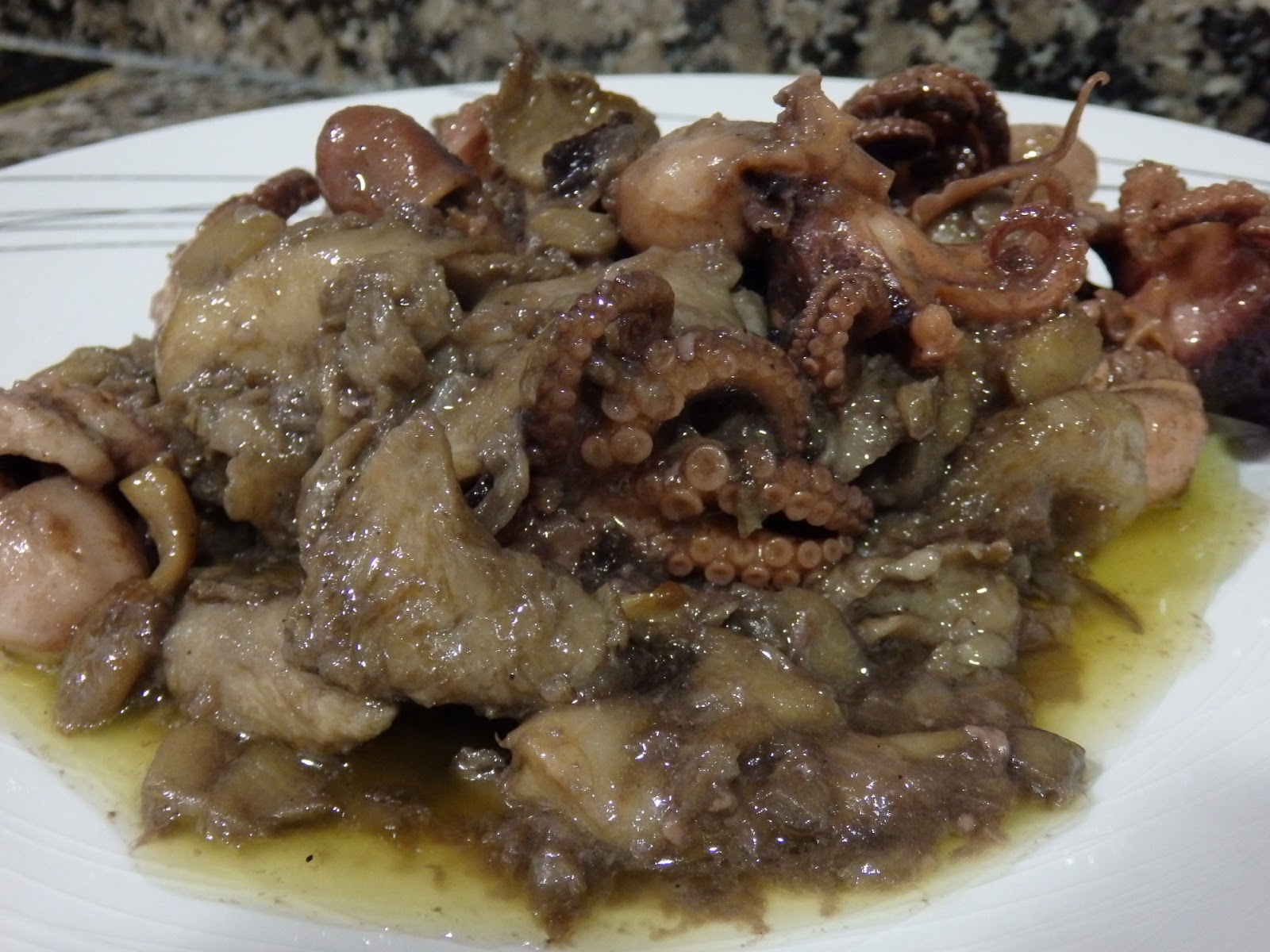 OSUKAA IS COOKING: PULPITOS CON CEBOLLA Y SETAS OSTRA / BABY OCTOPUS ...