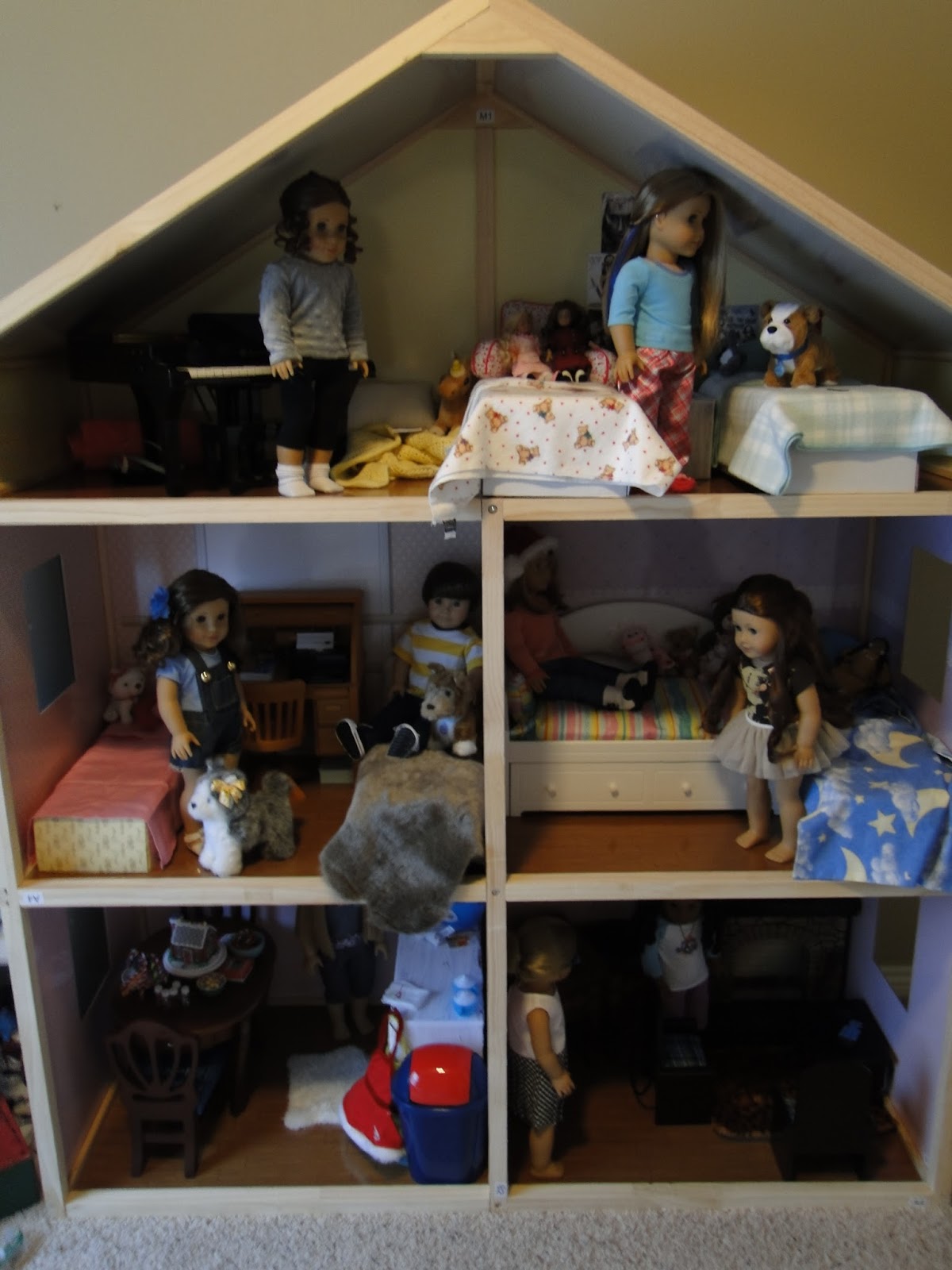 AG In The Shire: Dollhouse Tour!
