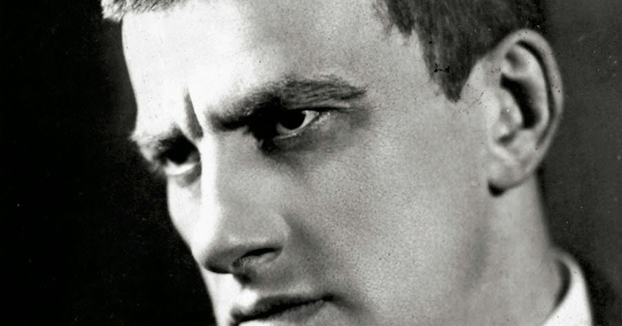 Voces.: "Indispensable." Vladimir Maiakovski