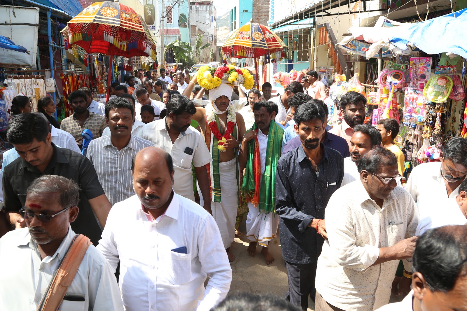 Moolasthanam Ellamma Gets Sare from Sri Varu - rspnetwork.in