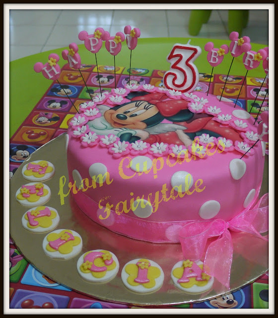 Cupcakes Fairytale: MINNIE MOUSE BIRTHDAY CAKE FOR FELICIA