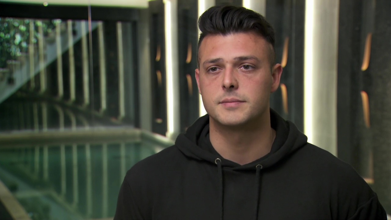 ausCAPS: Lewis Ellis shirtless in The Apprentice UK 15-12 "Interviews"