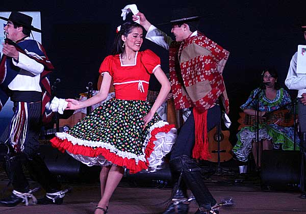 ORO NEGRO: El origen de nuestra Cueca: ¿Desciende de la Zamacueca peruana?
