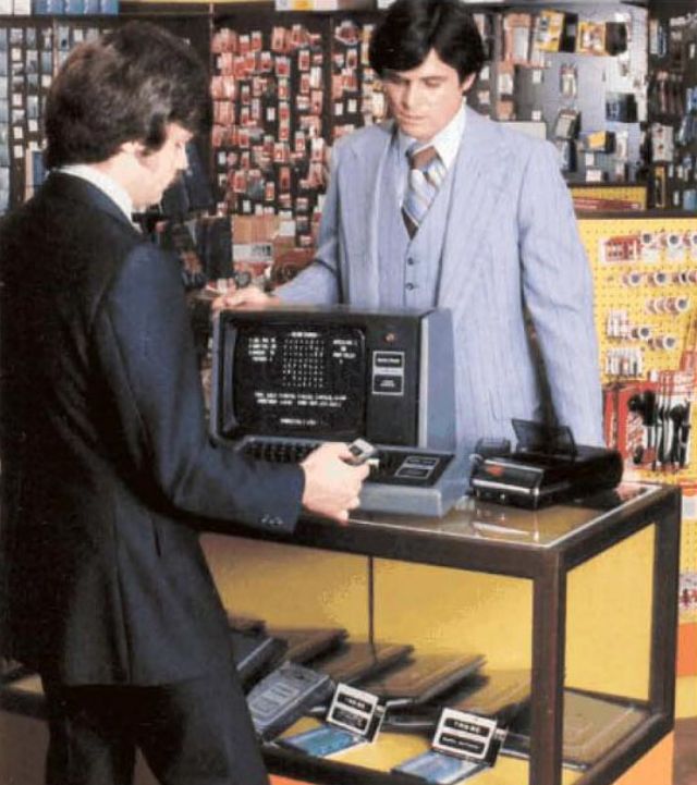 Interesting Vintage Photos of Men With Computers at Workplaces in the ...