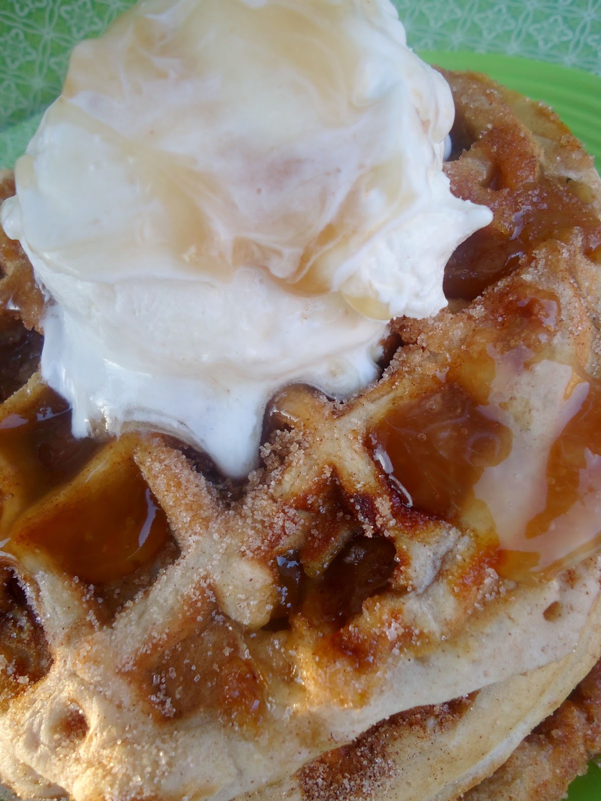 chica chocolatina: Churro Apple Pie Waffles