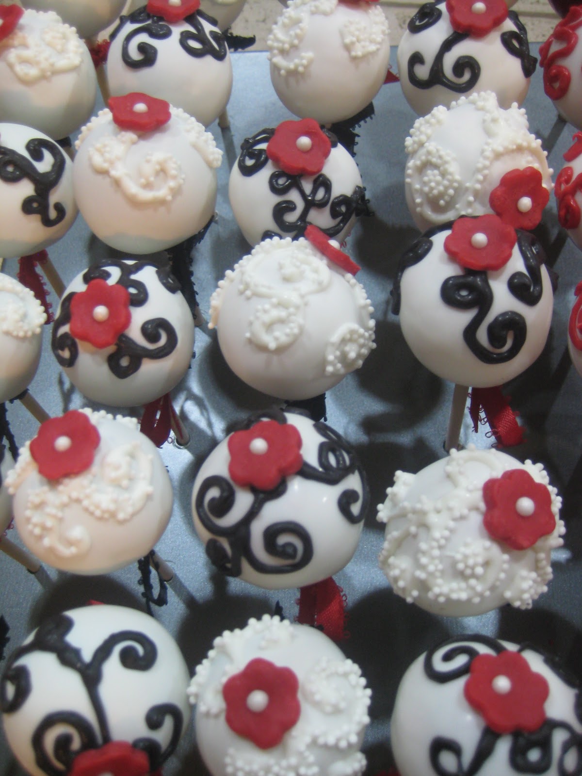 the {Creative Junkie}: Cake-Pop Magic!
