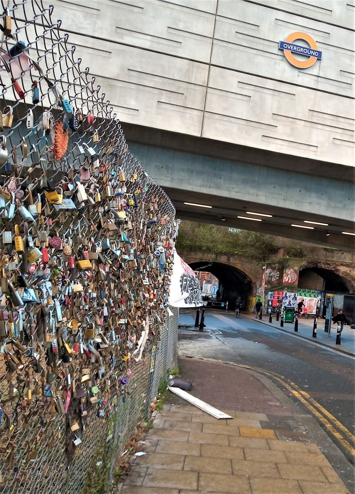 A bad witch's blog: London Folklore: Love Locks & the Walbrook River