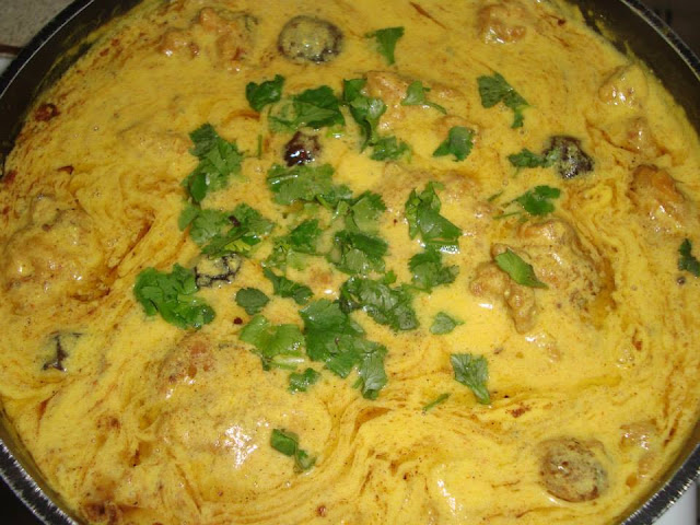 Pakistani Kitchen: Punjabi Pakora Kadhi