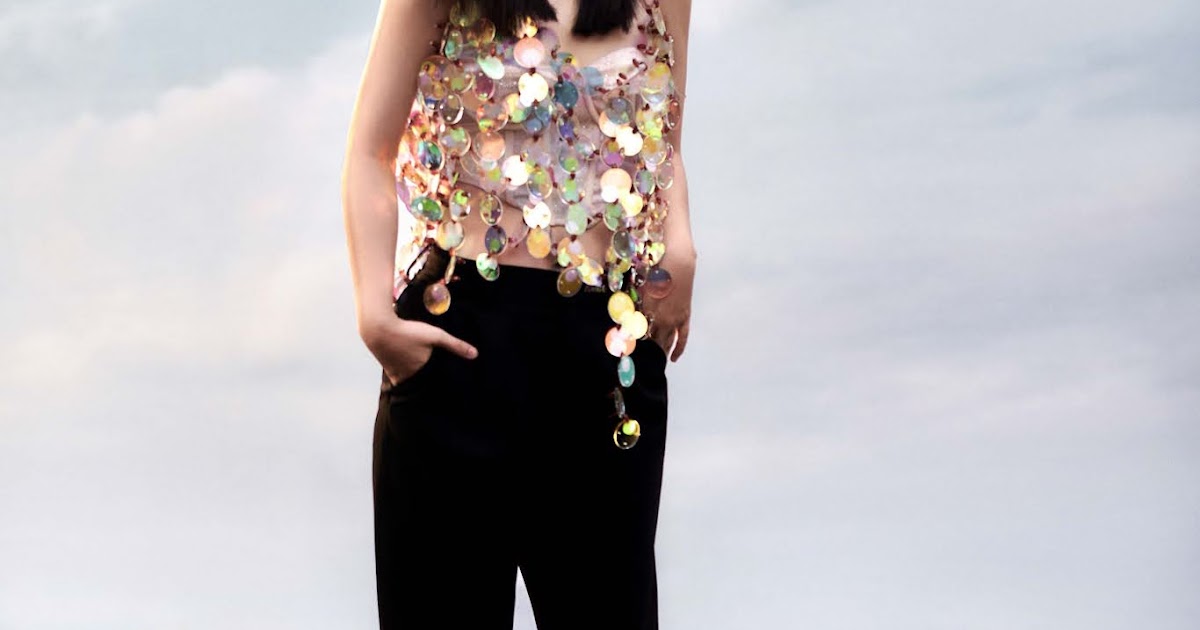 China Entertainment News: Wu Qian poses for photo shoot