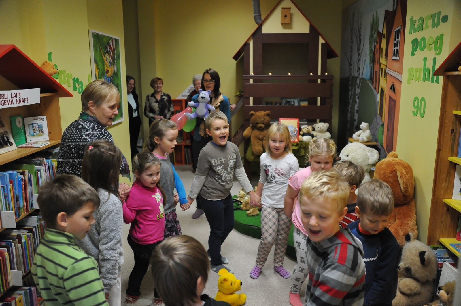 Ridala Raamatukogu: Karupoeg Puhh - 90. HURRAA!!!!