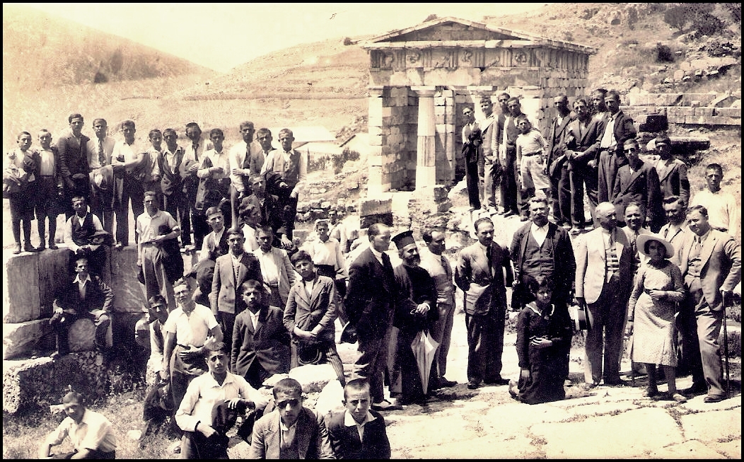 ΙΣΤΟΡΙΚΑ ΤΟΥ ΠΑΡΝΑΣΣΟΥ: ΣΧΟΛΙΚΗ ΕΚΔΡΟΜΗ ΣΤΟΥΣ ΔΕΛΦΟΥΣ