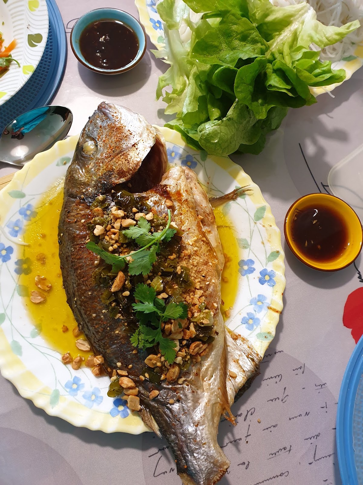 FloViCook: Dorade royale grillée au four "Cá nướng"