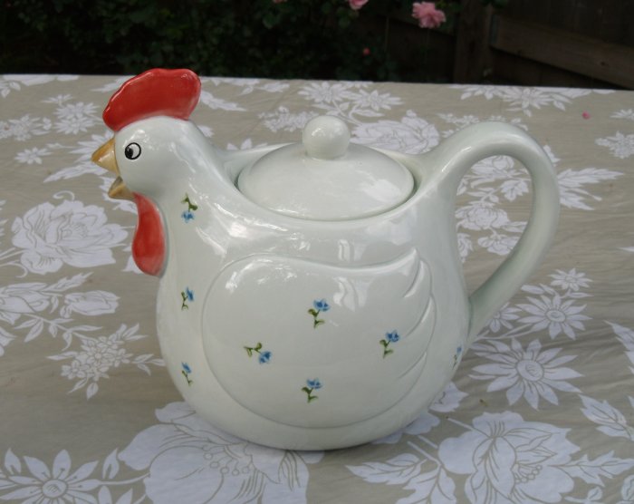 Steeped in Tradition: Exploring the World of Tea: Teapot Collectors Unite!