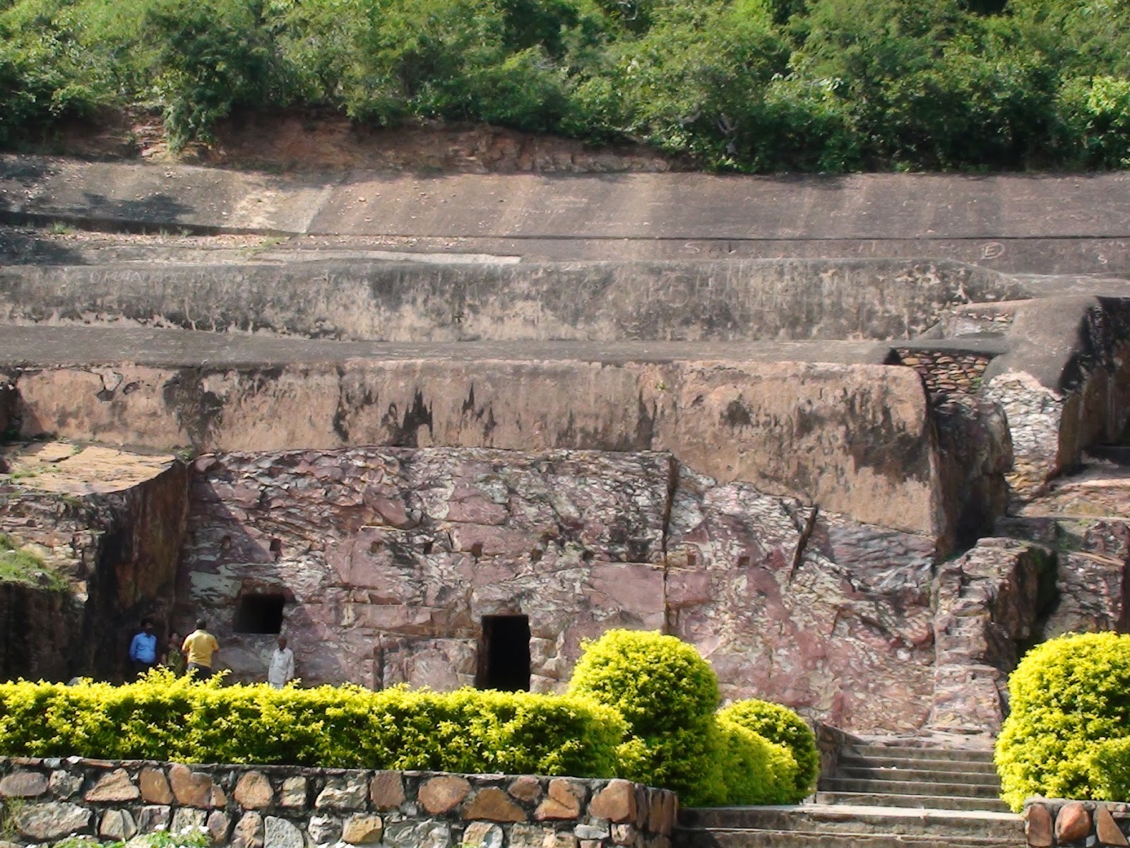 Varsha's travels!: RAJGRIH to RAJGIR- CAPITAL OF MAGADH EMPIRE.