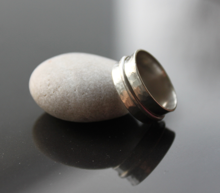 Koruna Studio: Hopeasormuksia